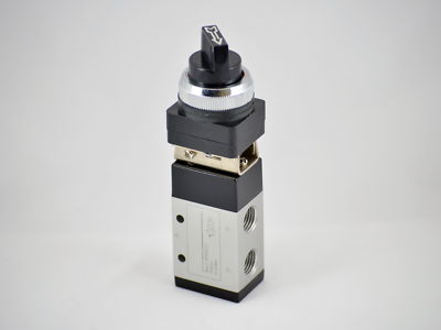 3 Way Pneumatic Selector Type Valve 1/4" NPT Detented, Pneumatic Products