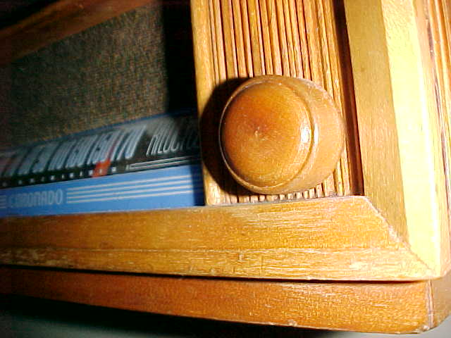 1940s CORONADO Tube Radio - RARE CORRUGATED CABINET - MODERNIST - HI ...