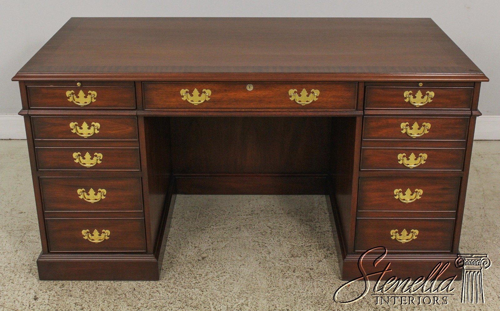 52044EC: HENKEL HARRIS MOORE Kneehole Mahogany Executive Desk, Stenella ...