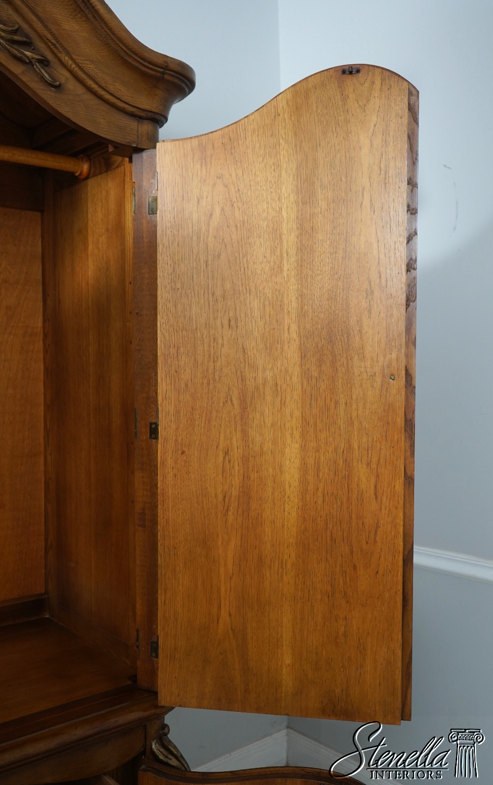 61732EC: HENREDON Large Visage Collection Bedroom Armoire, Stenella ...