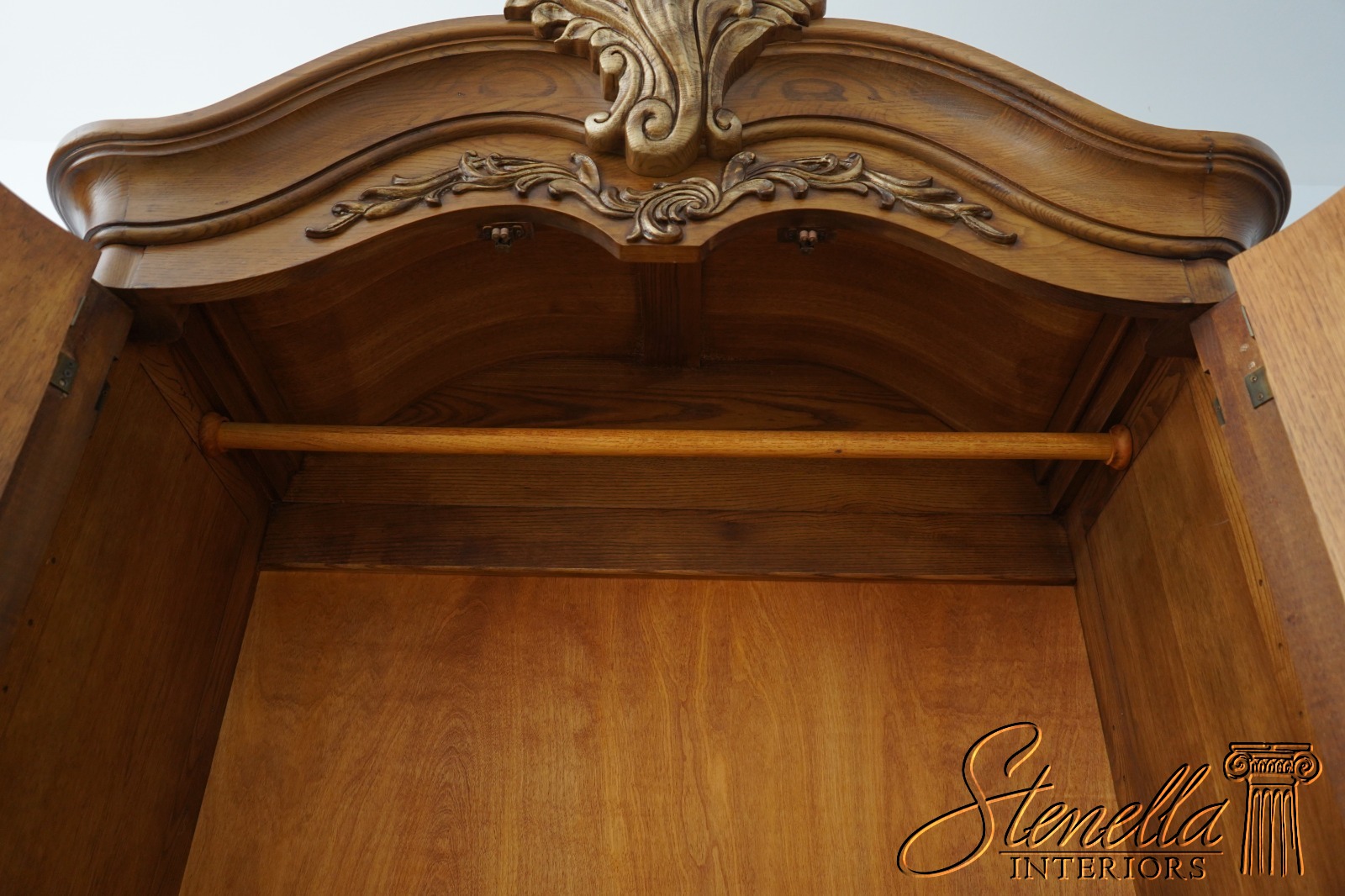 61732EC: HENREDON Large Visage Collection Bedroom Armoire, Stenella ...